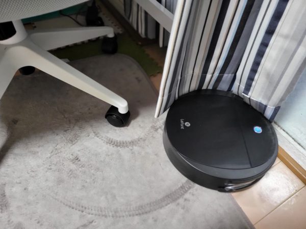 【実機レビュー】「Lefant M213」ロボット掃除機～小型だから椅子の隙間にも入れブラシレスだから長い毛も絡まずメンテナンスが容易│物欲 ...
